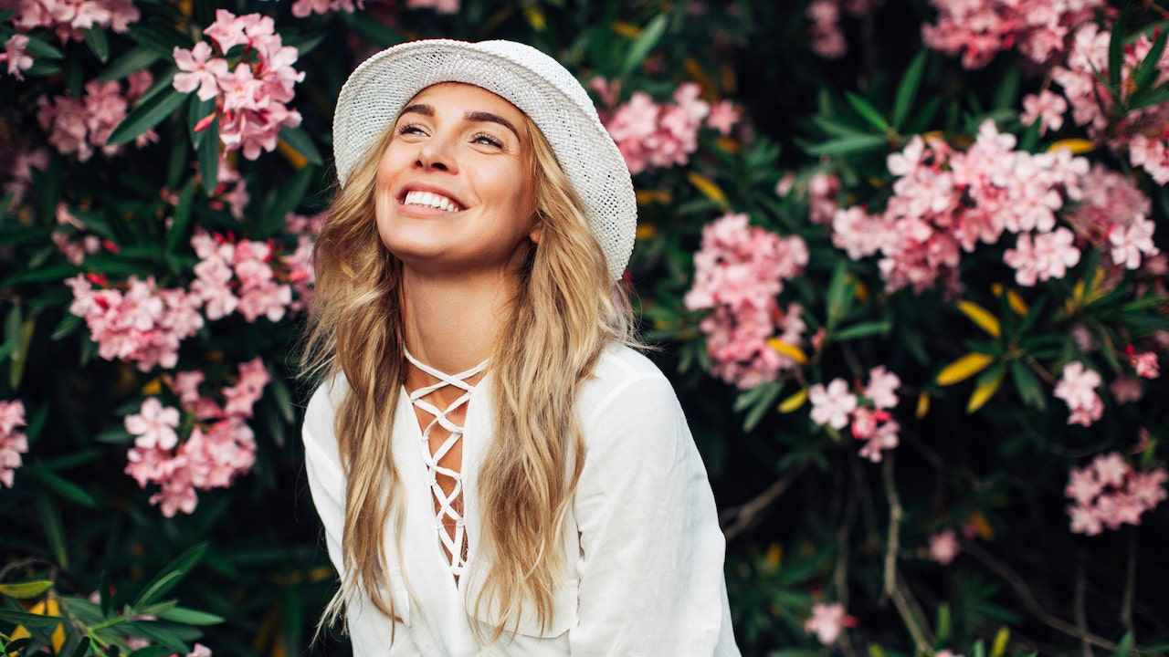 Elegance in Bloom: Discover the Perfect Spring Wedding Attire